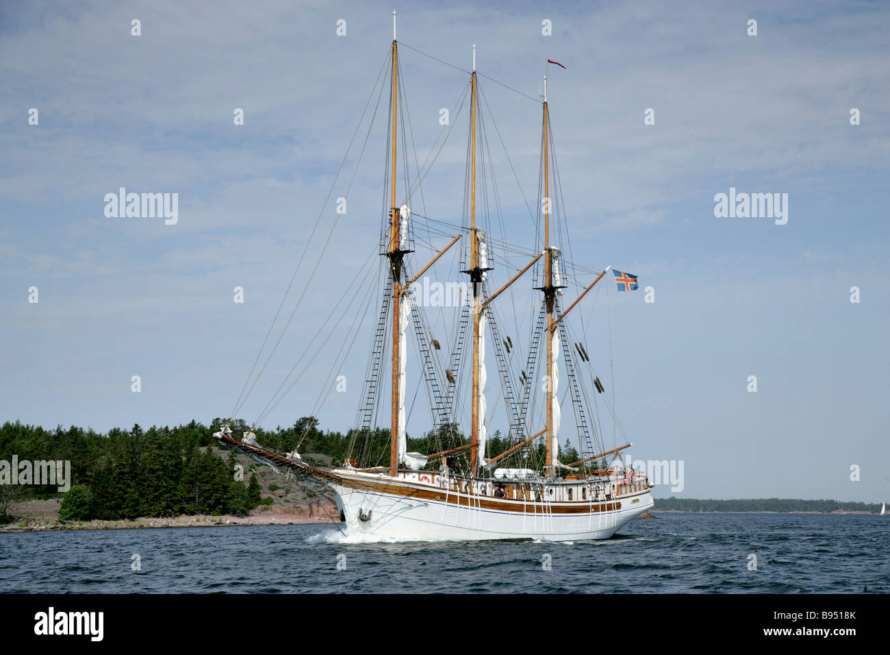Sail sailing schooner linden hi-res stock photography and images - Alamy