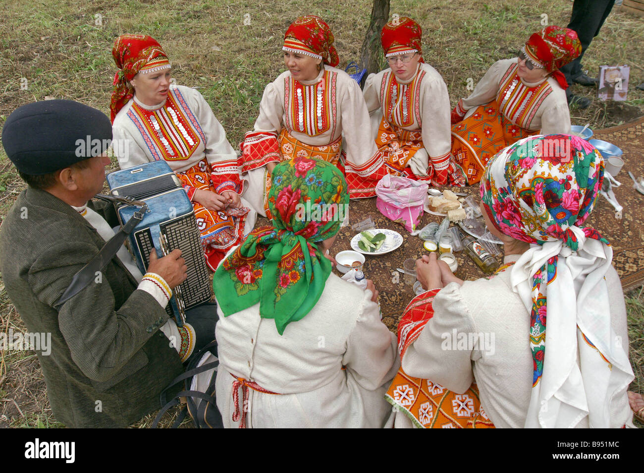 Udmurt guests picnicking at the Sabantui Tatar folk festival Stock ...