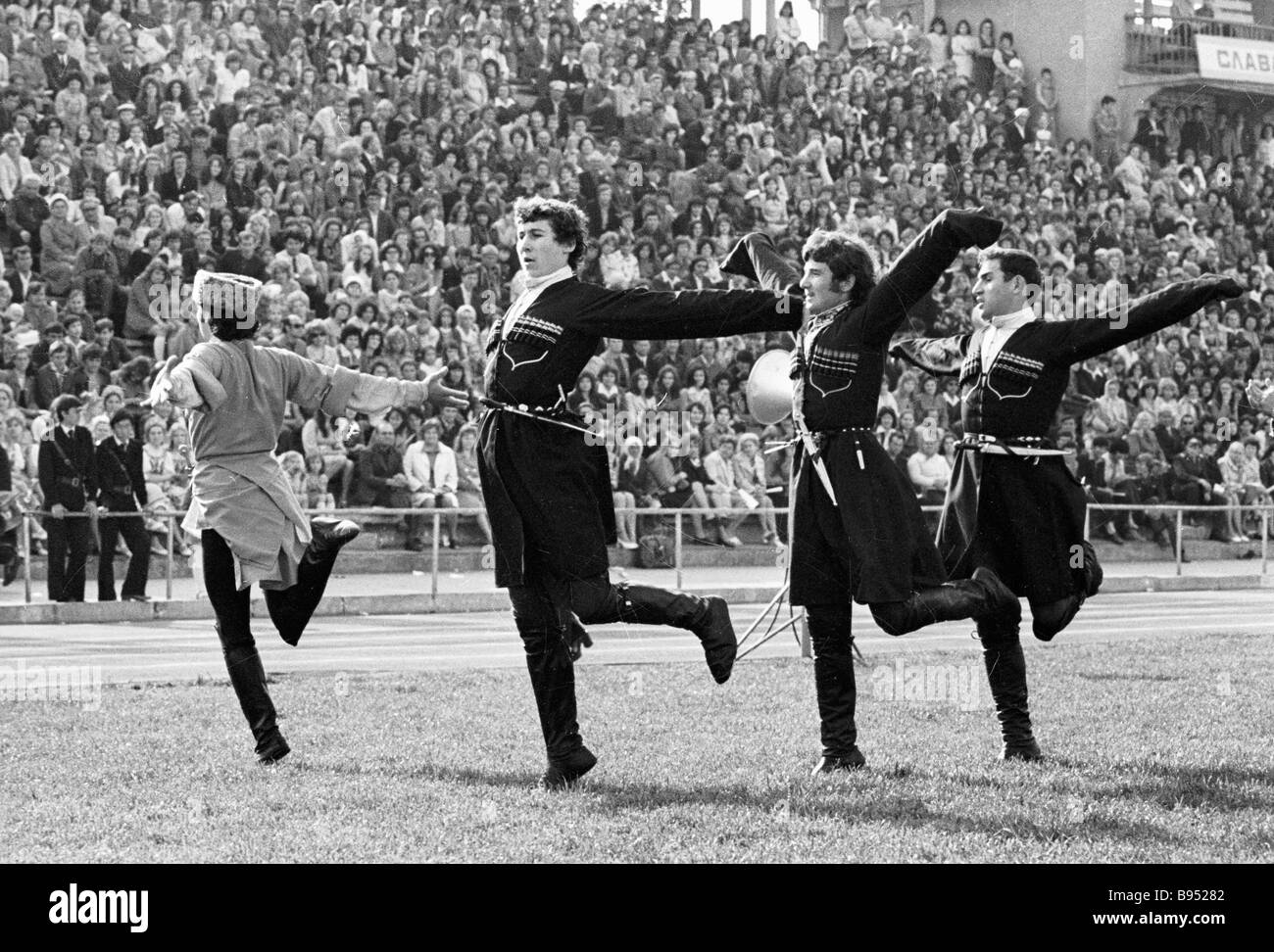 Georgian Dance Stock Photos & Georgian Dance Stock Images - Alamy
