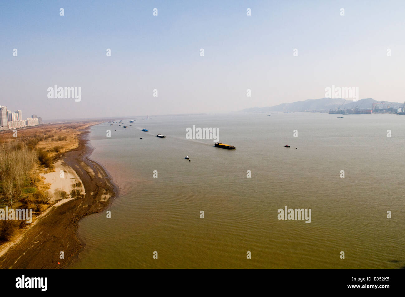 Big boats hi-res stock photography and images - Alamy