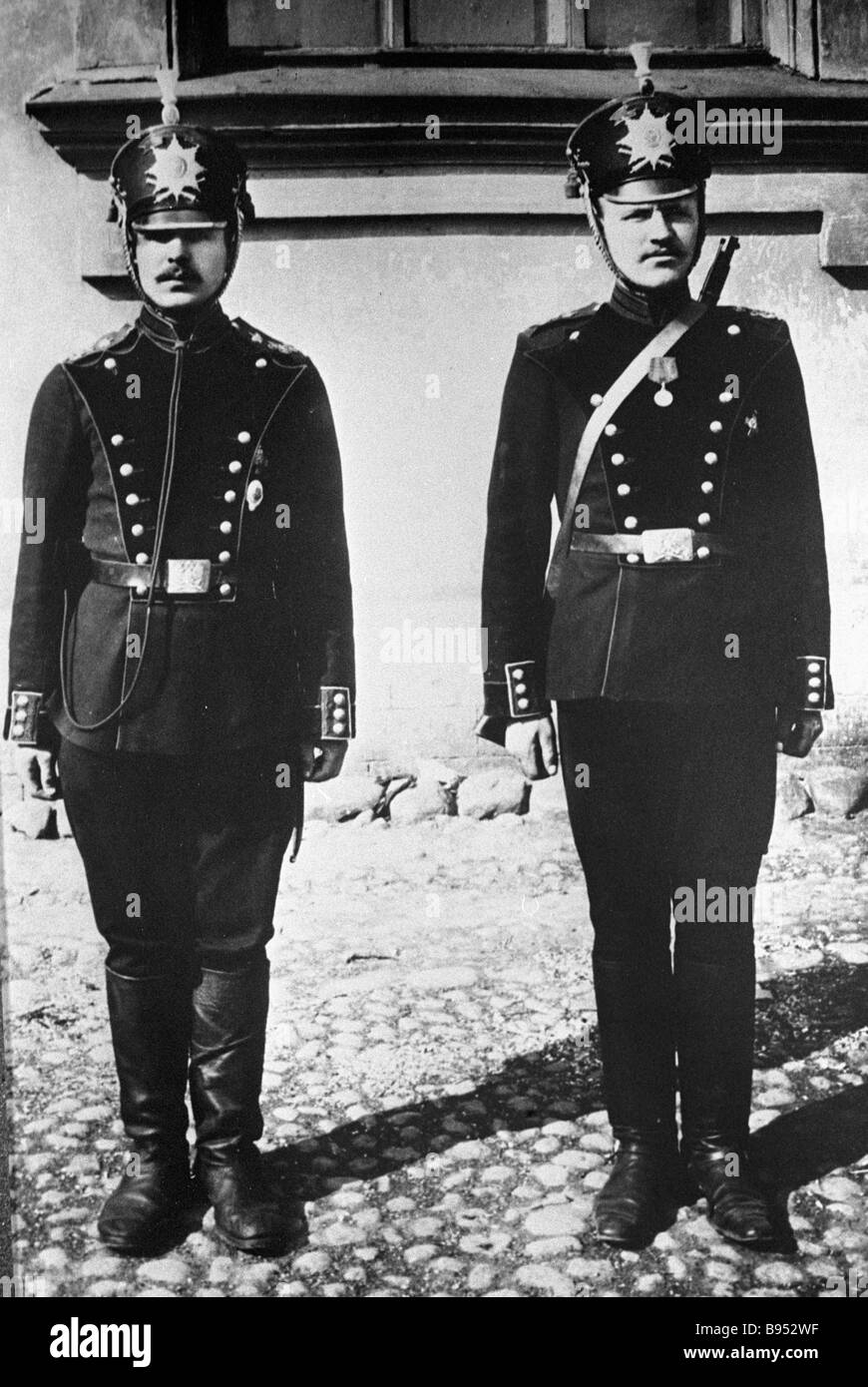 Soldiers of the First Life Guards First Artillery Brigade in full dress ...