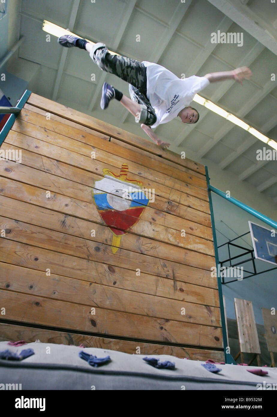 The Zarnitsa Sheet Lightning military training course for teenagers ...