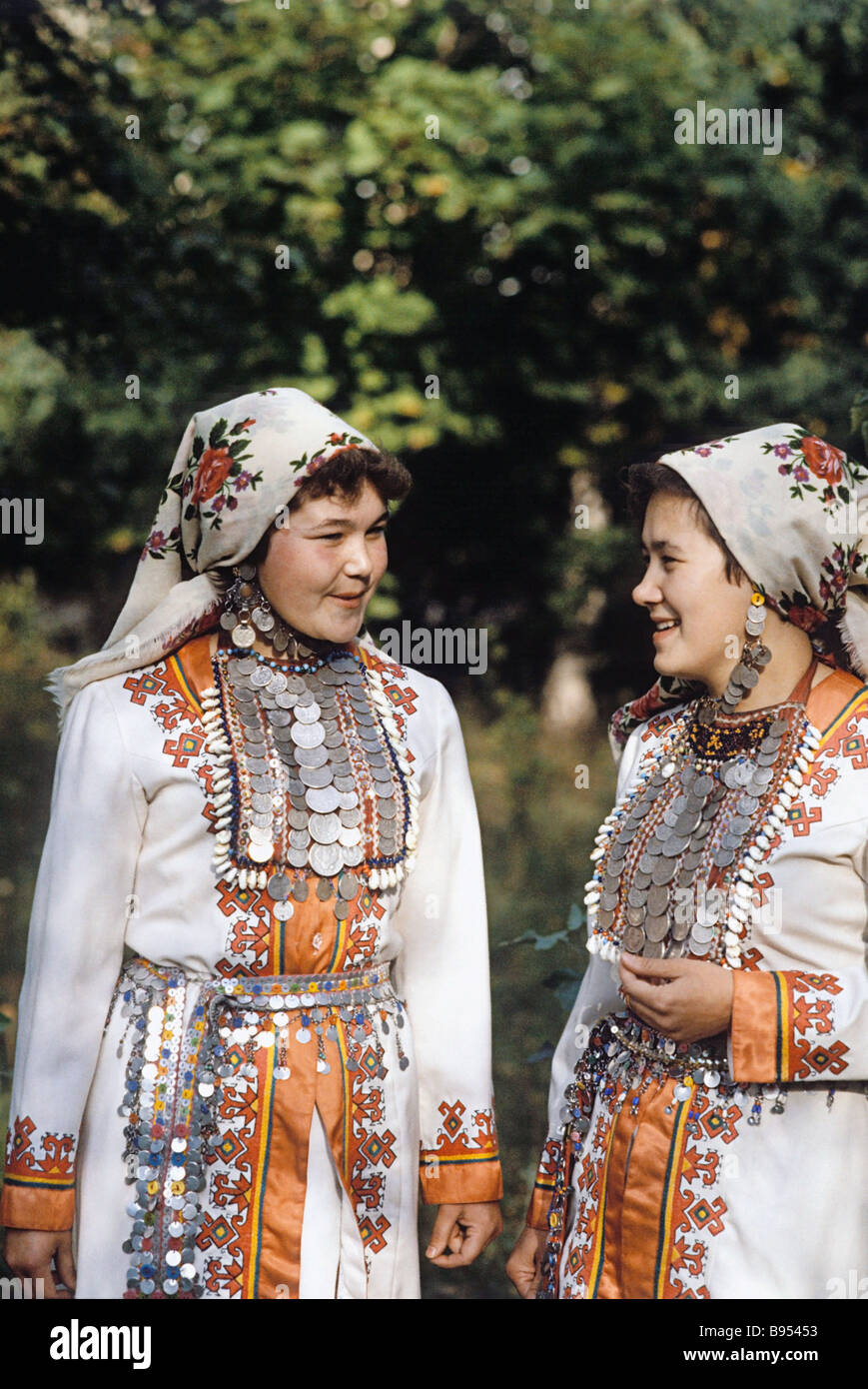 Mari indigenous residents wearing ethnic costumes Stock Photo - Alamy