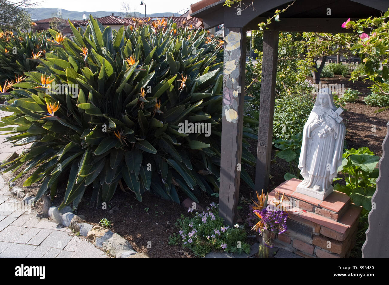 A statue of the Virgin Mary, Mission San Juan Capistrano Stock Photo ...