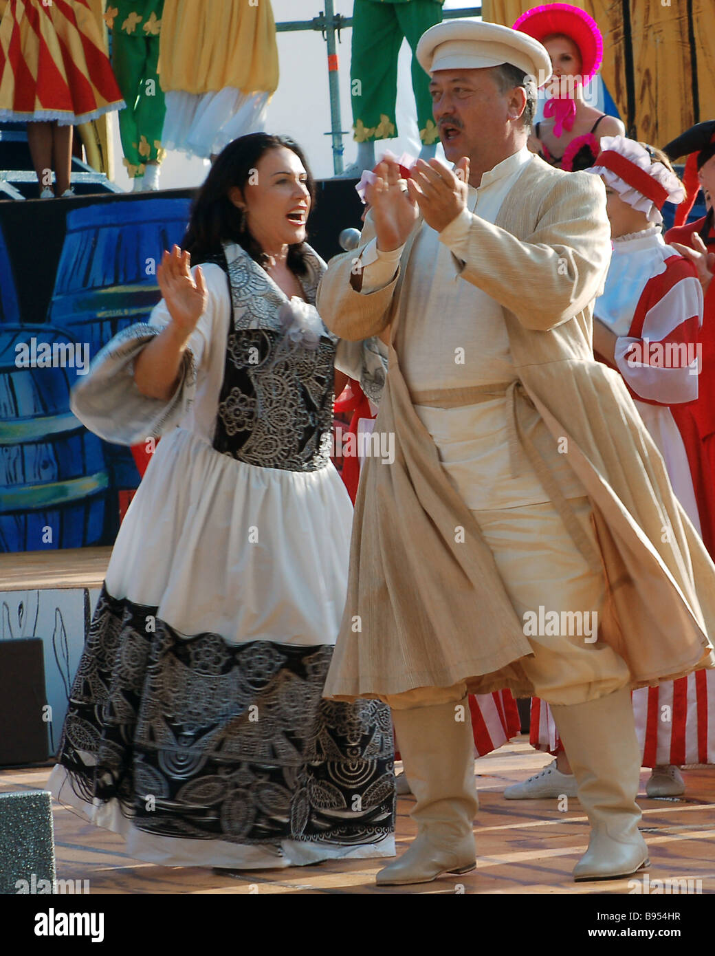 People s Artist of Russia Nadezhda Babkina and Moscow s First Deputy ...