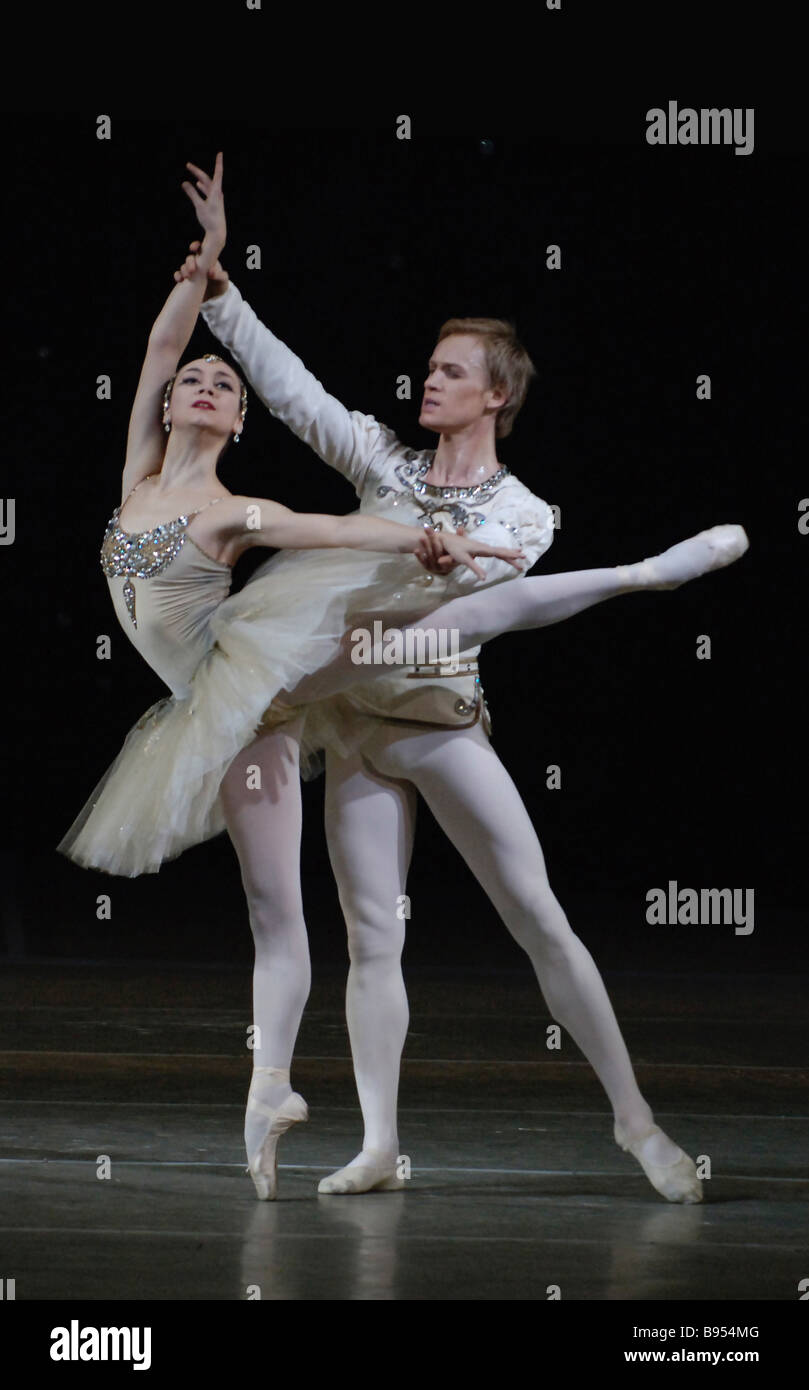 Mariinsky ballet premier danseurs Igor Zelinsky and Darya Pavlenko ...