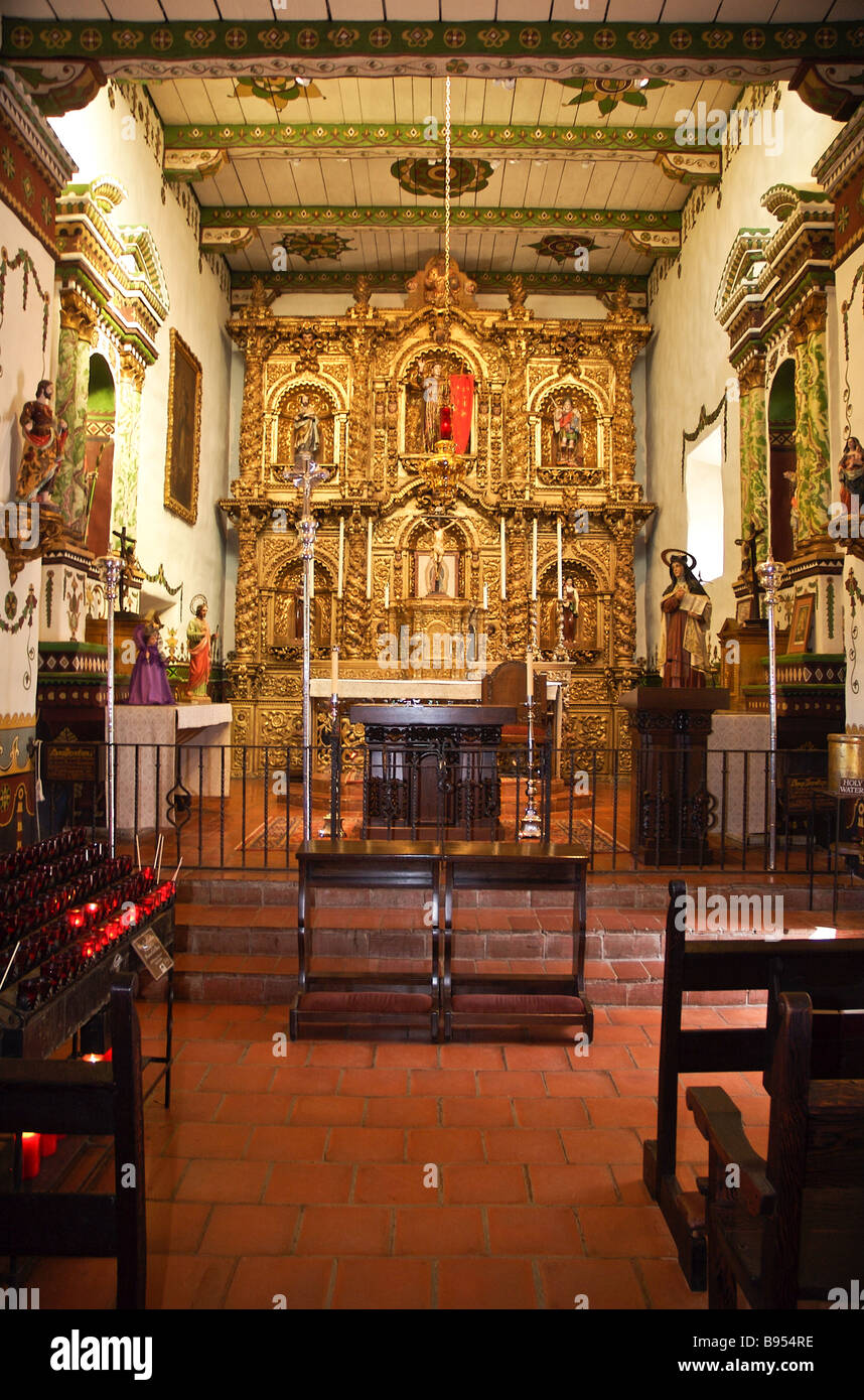 The "Golden Altar," an early Baroque-style retablo (altarpiece ...