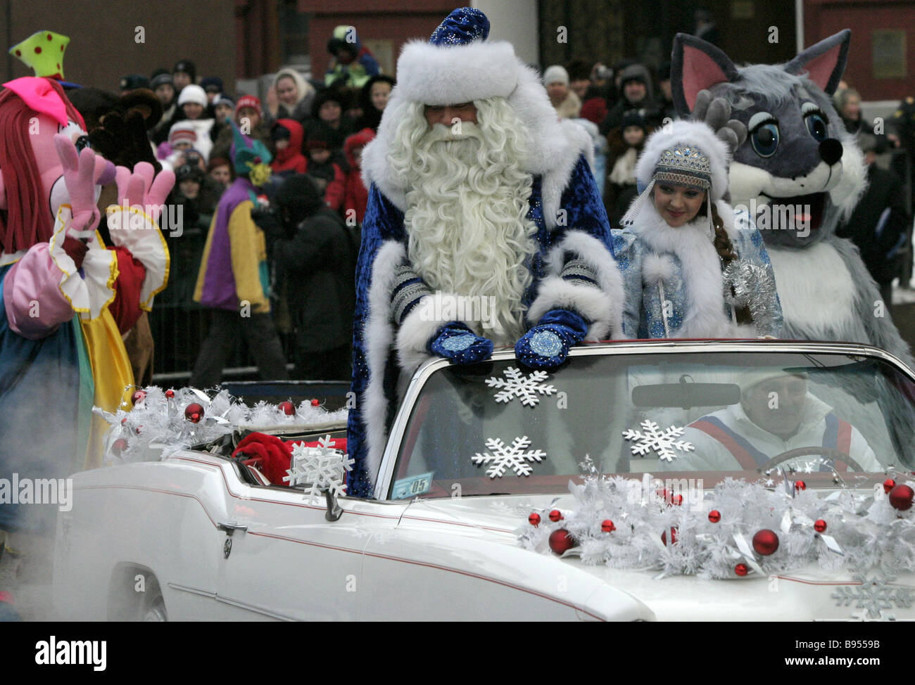 Ded Moroz Father frost and Snegurochka Snow Maiden from Veliky Ustyug ...