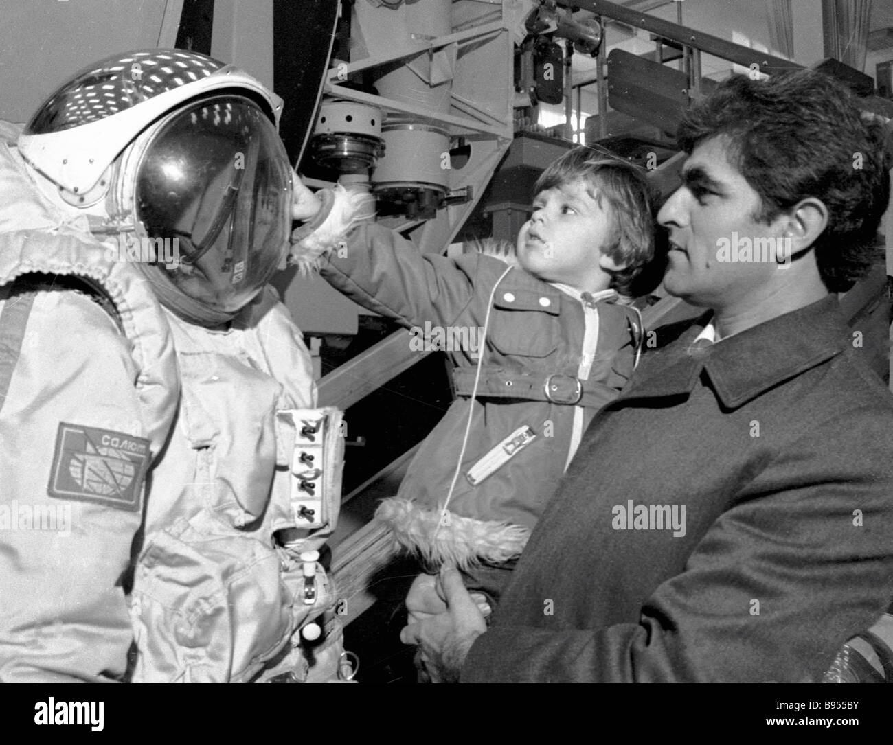 Bulgarian astronaut Alexander Alexandrov in training room with his son ...