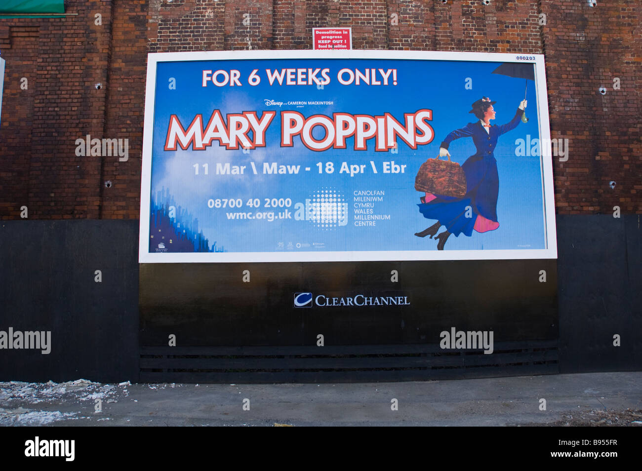 Mary poppins hi-res stock photography and images - Alamy