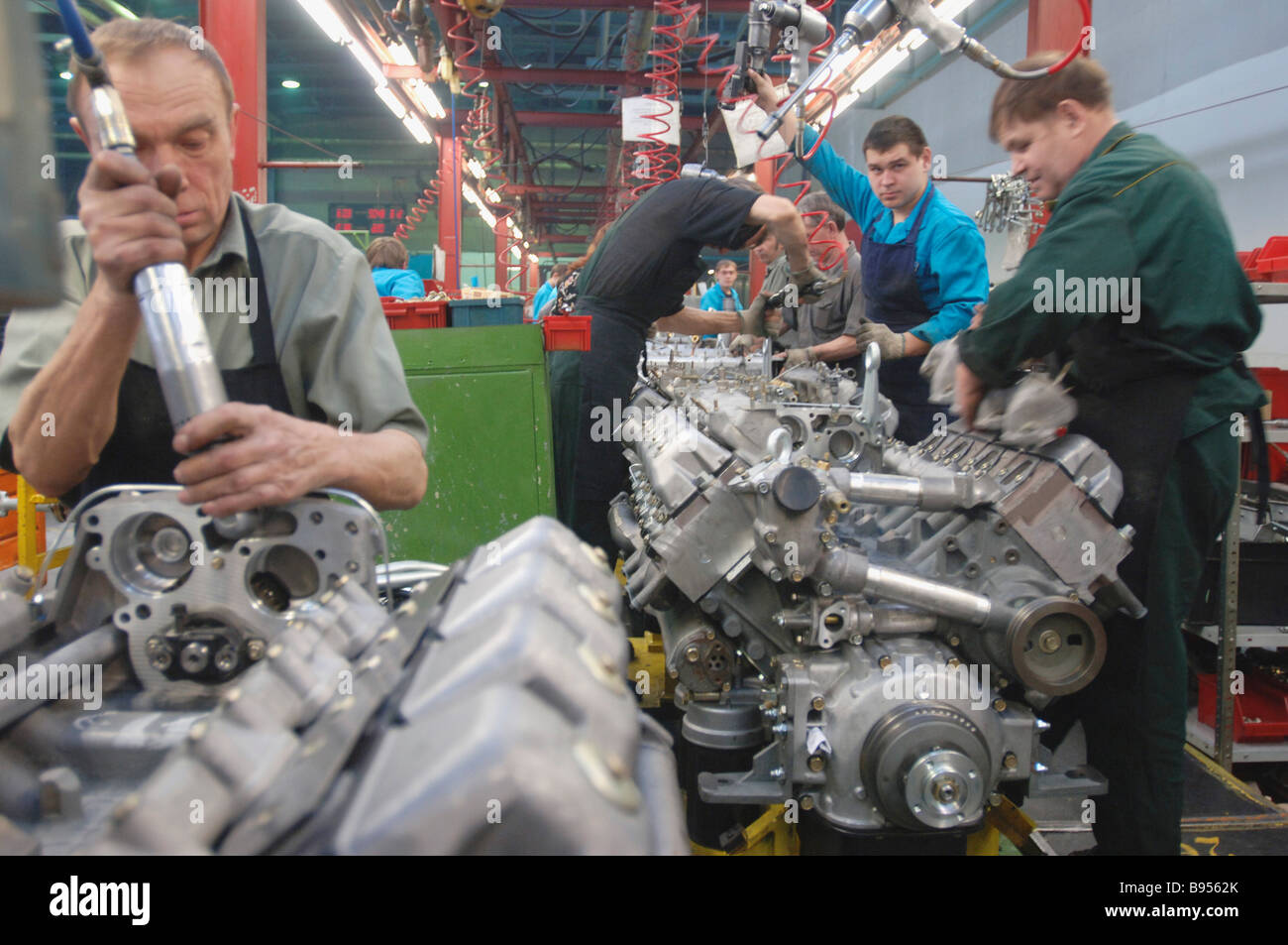 Central assembly line at the KAMAZ Diesel engine works Stock Photo - Alamy