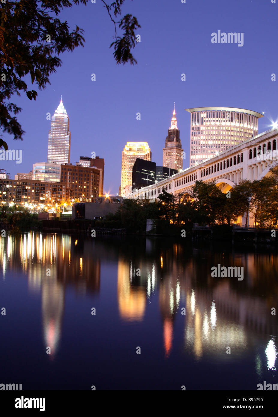 Cleveland, Ohio skyline at dusk looking east Stock Photo - Alamy