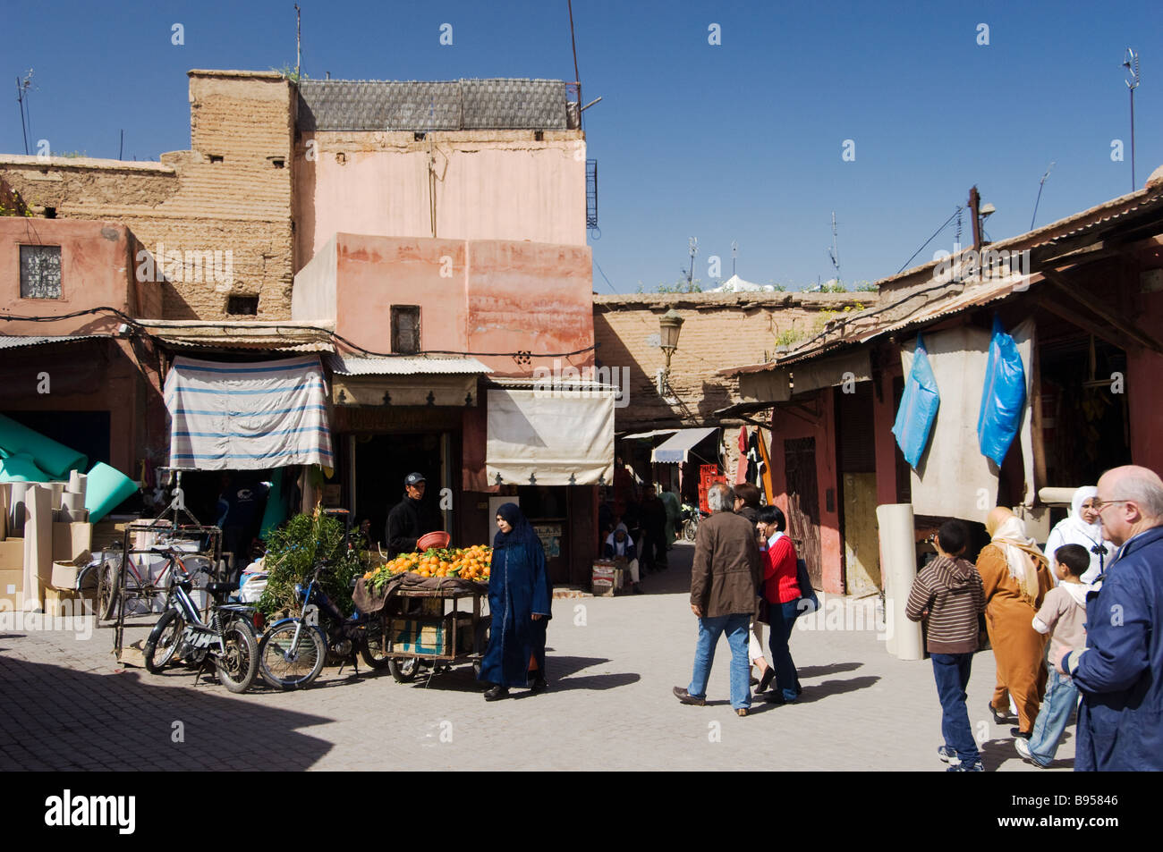 Souk marrakech hi-res stock photography and images - Alamy