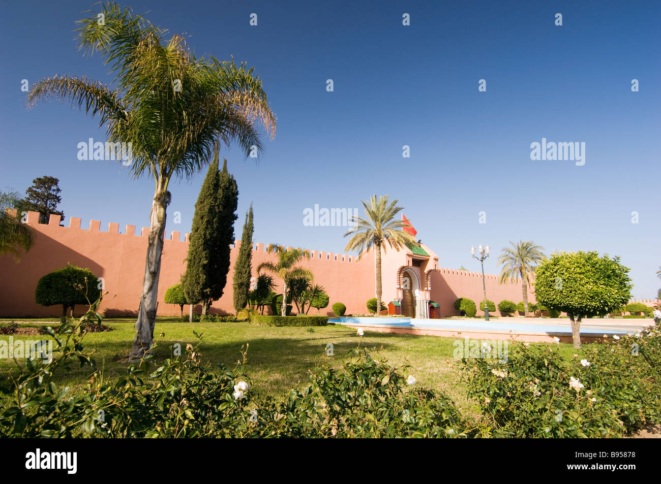 Palm trees in palace hi-res stock photography and images - Alamy