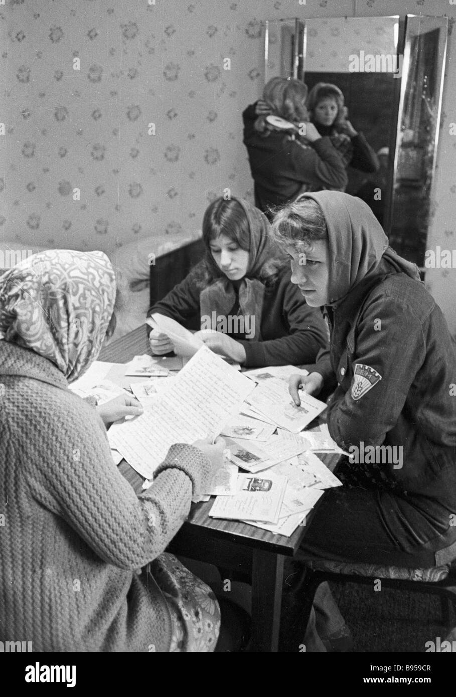 Lady machine operators read letters Stock Photo - Alamy