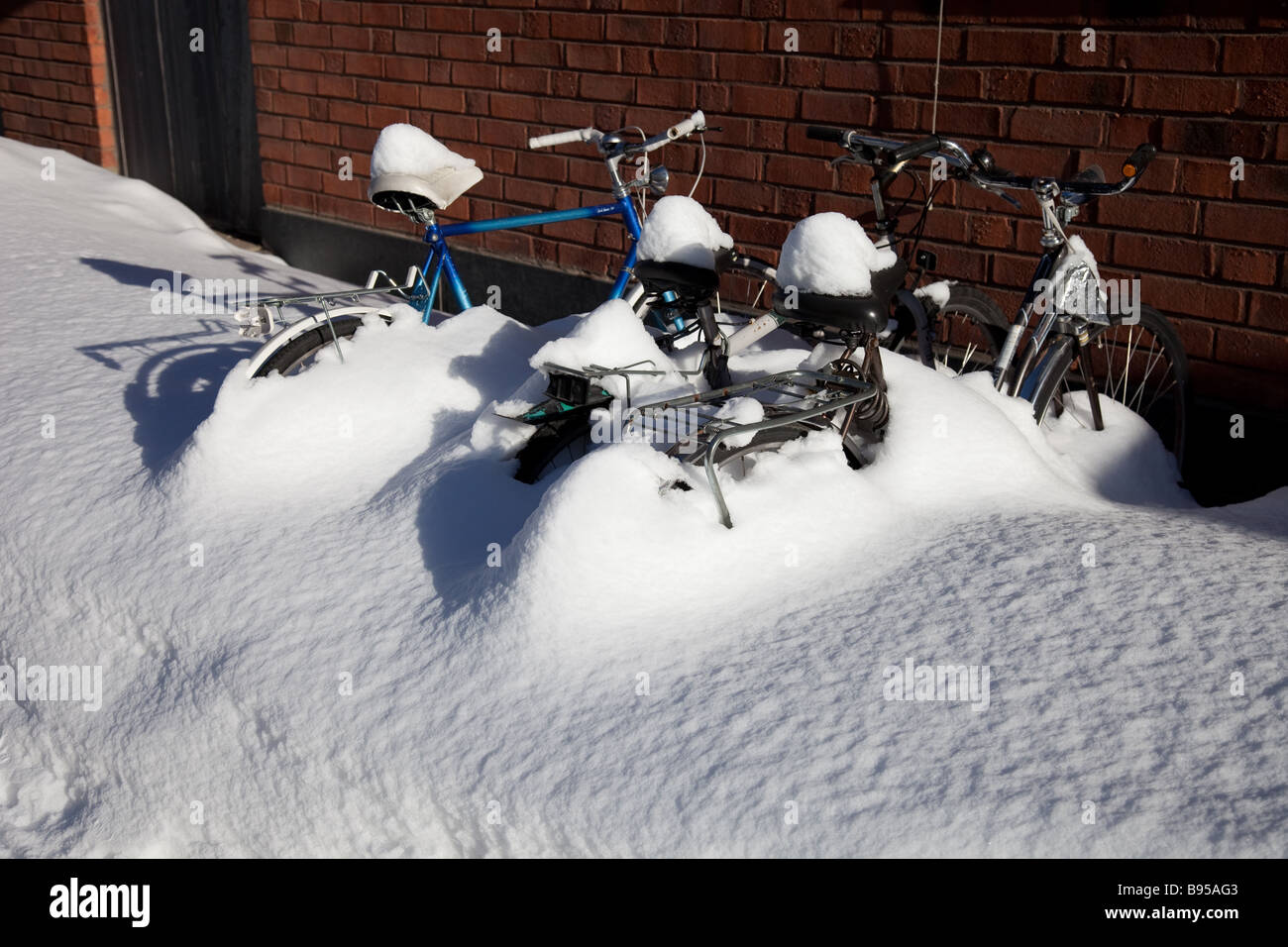 Bike caught by suddenheavy snowfall Stock Photo - Alamy