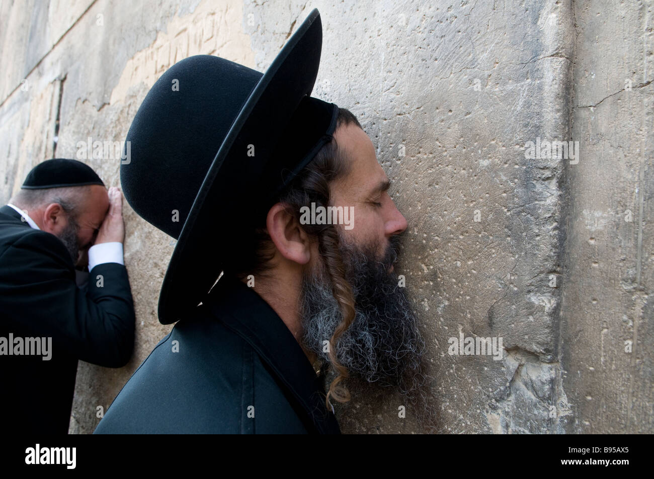 Orthodox jews praying hi-res stock photography and images - Alamy
