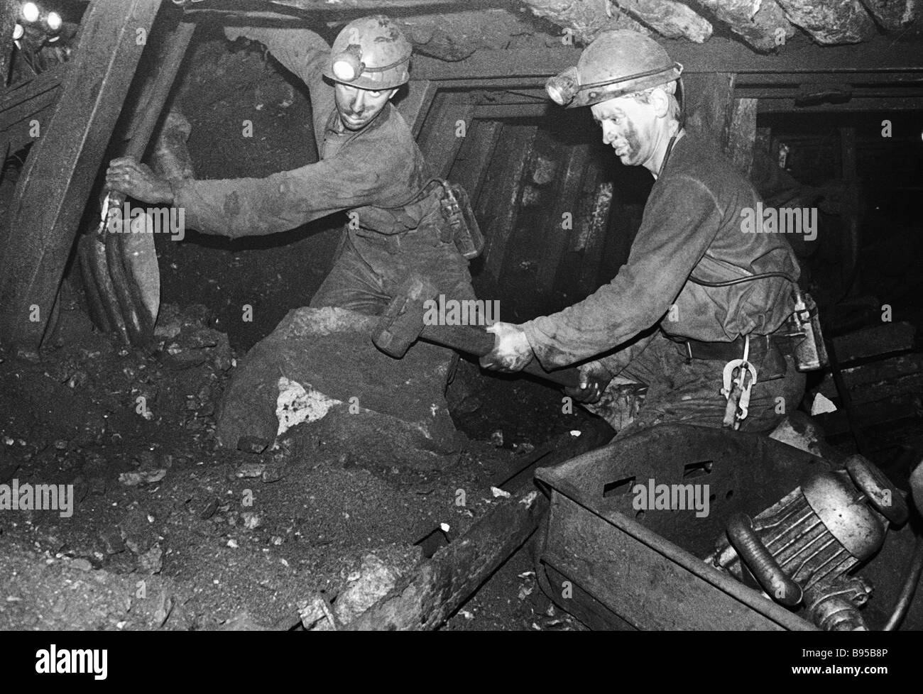 Miners Working High Resolution Stock Photography and Images - Alamy