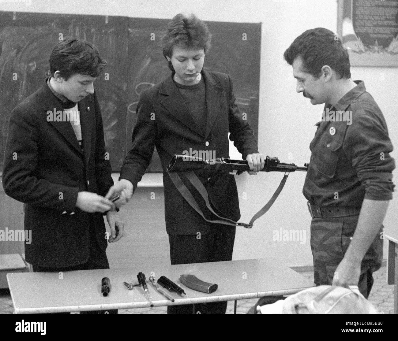 A soldier internationalist right gives a military education class in a ...