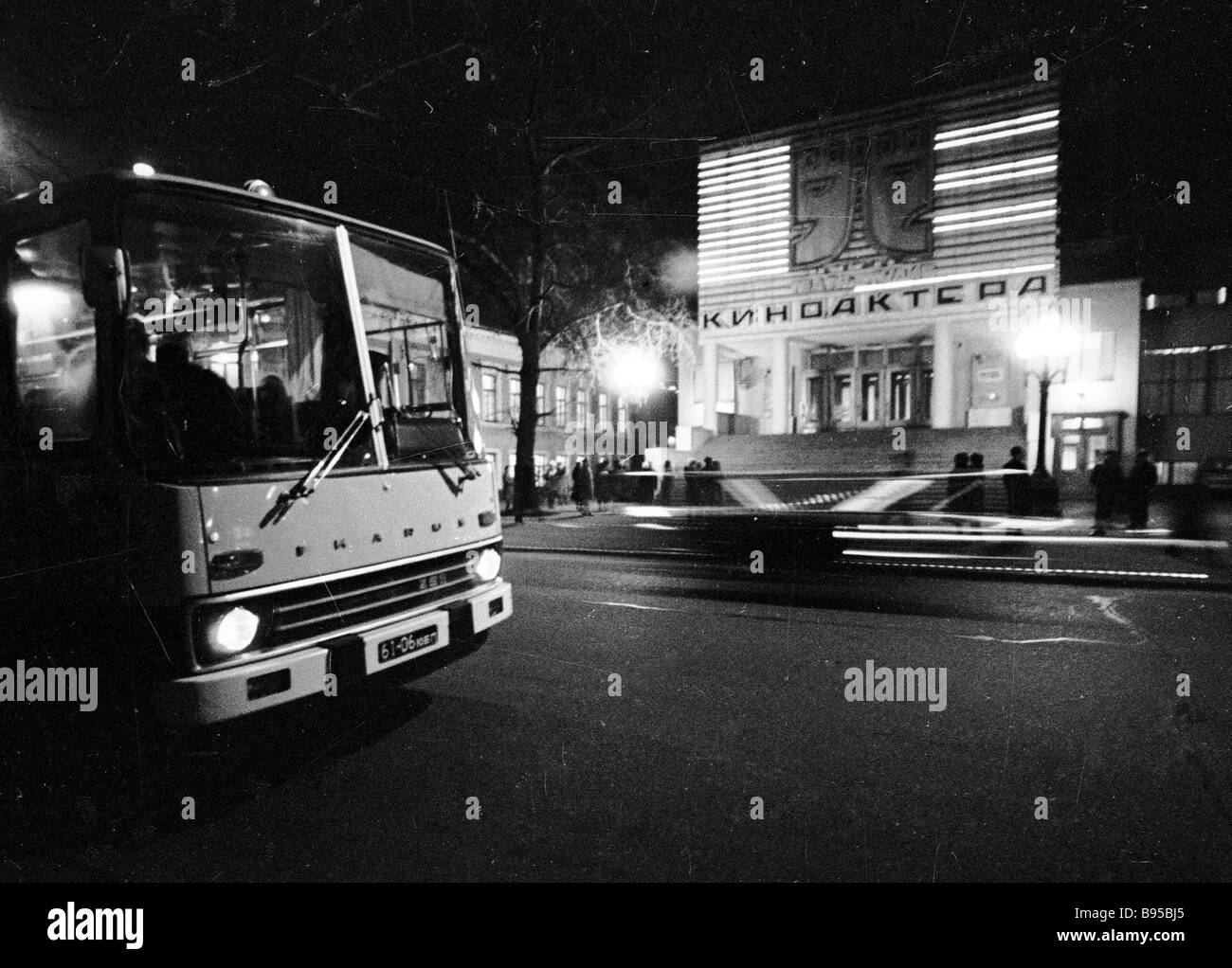 A bus going by the Theater Studio of Film Actors Stock Photo - Alamy