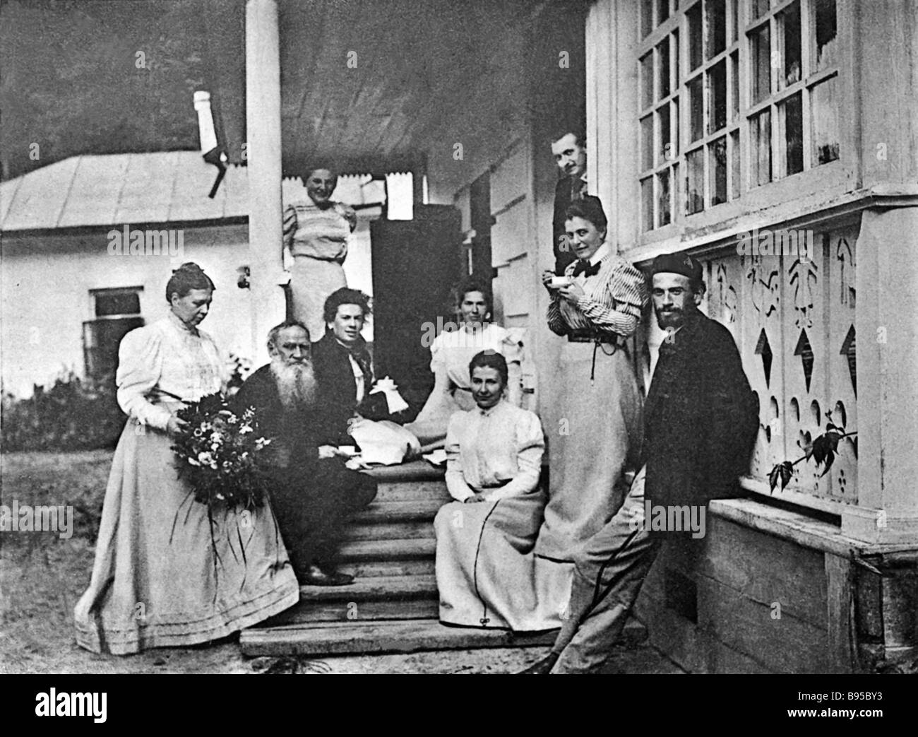 Writer Leo Tolstoy with his family in his estate Yasnaya Polyana Stock ...
