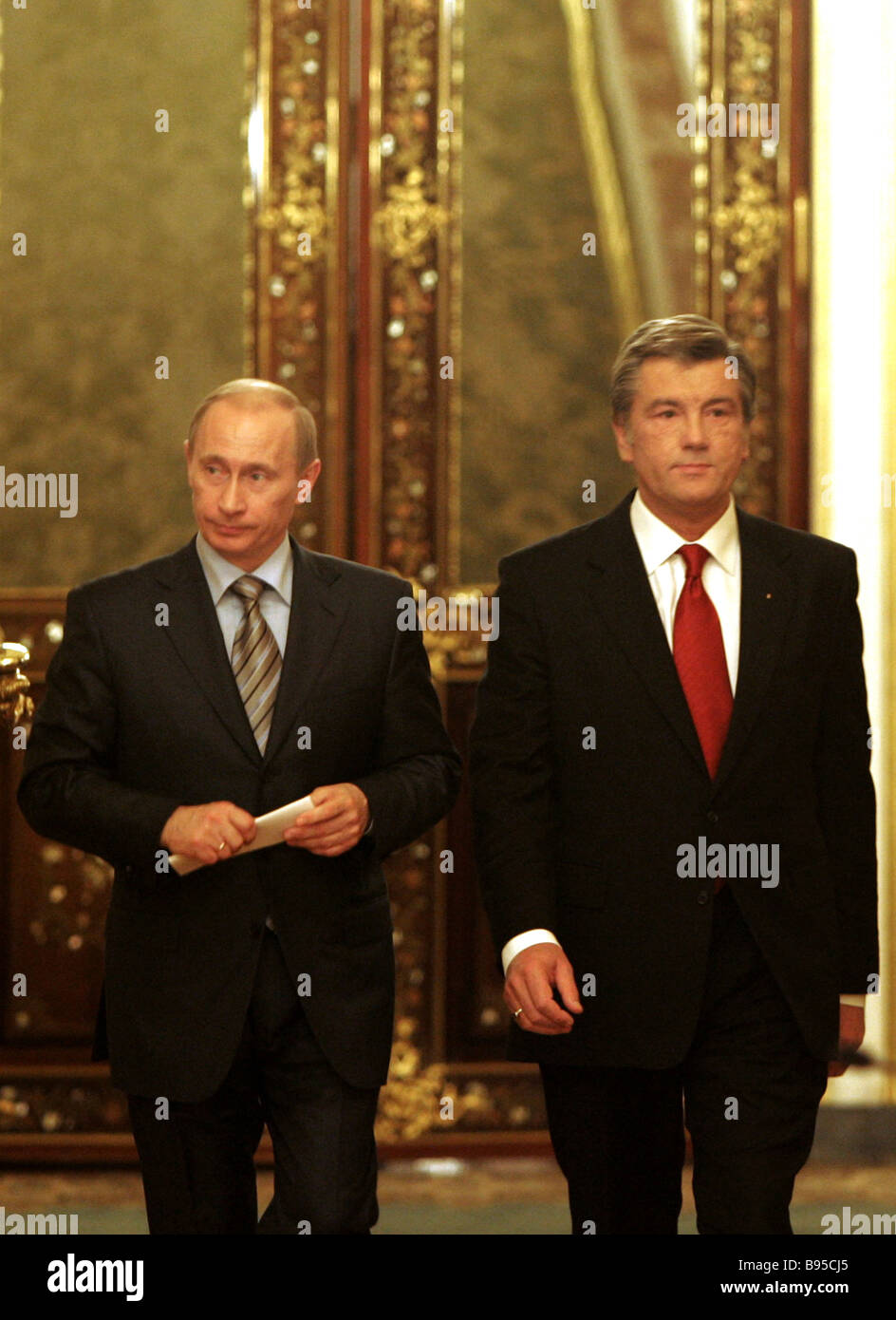 President Vladimir Putin and Ukrainian President Viktor Yushchenko left ...