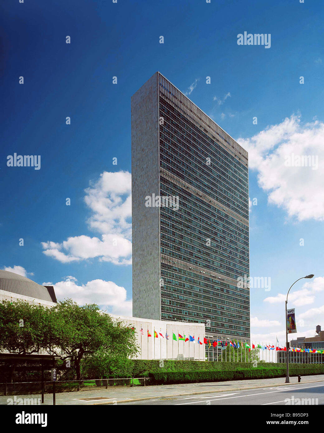 The UN headquarters Stock Photo - Alamy