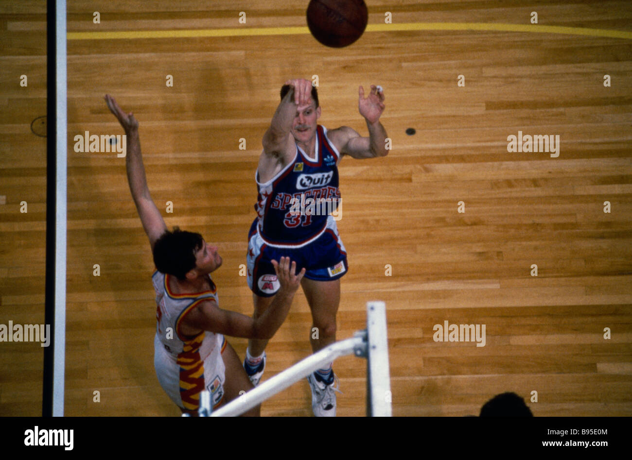 SPORT Ball Games Basketball Player taking a shot at basket Stock Photo ...