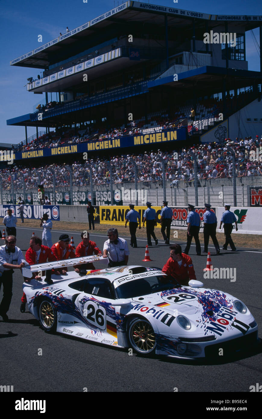 24 hour racing hi-res stock photography and images - Alamy