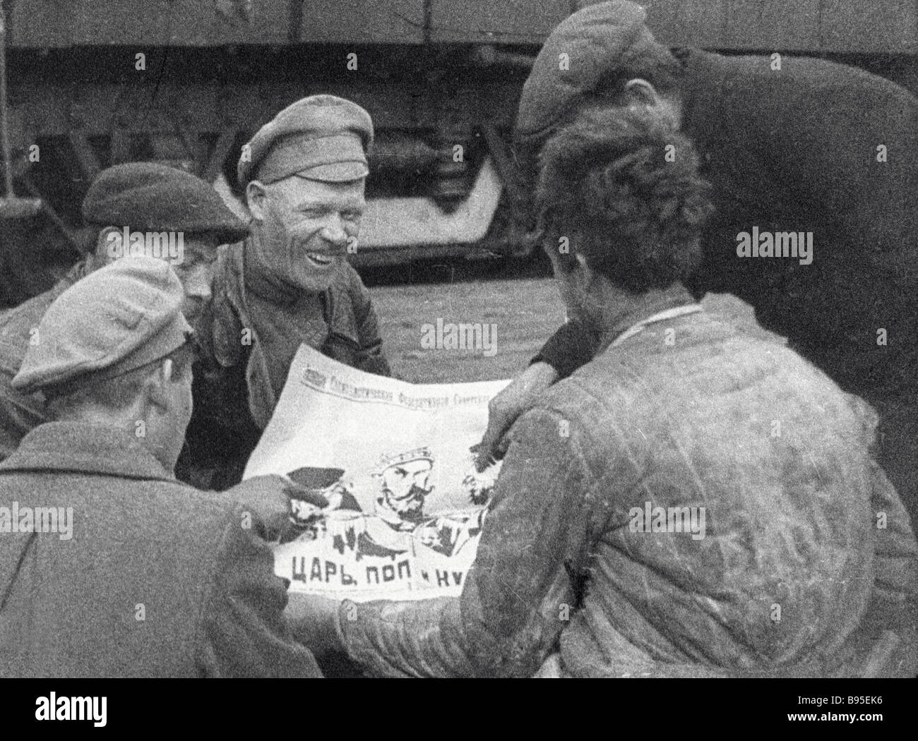 Workers reading a poster on a propaganda train Stock Photo - Alamy
