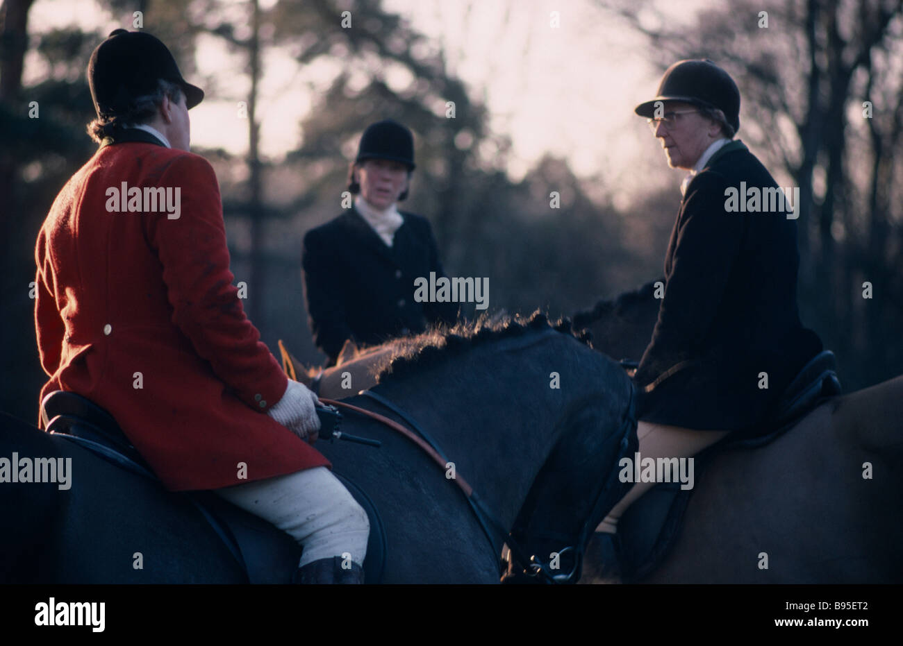 Fox hunt on horse back hi-res stock photography and images - Alamy