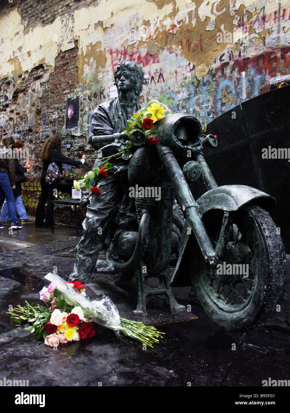 The Wall of Viktor Tsoi on Stary Arbat Street Those who love him and ...