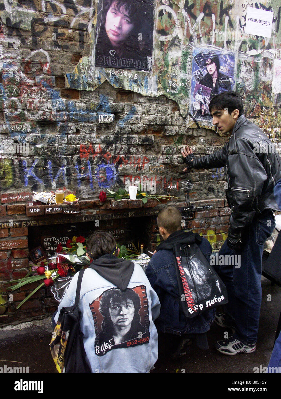 The Wall of Viktor Tsoi on Stary Arbat Street Those who love him and ...
