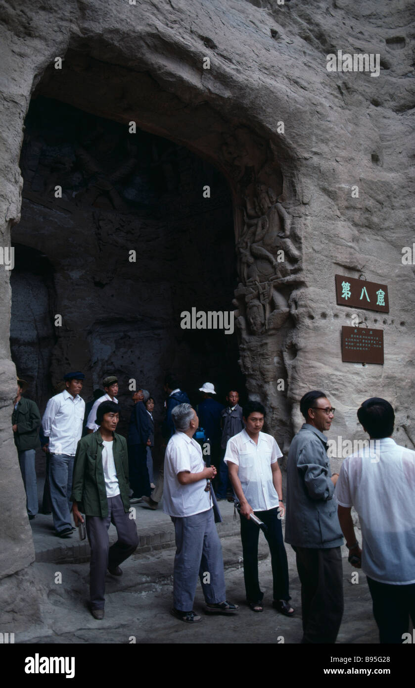Yungang caves china people hi-res stock photography and images - Alamy