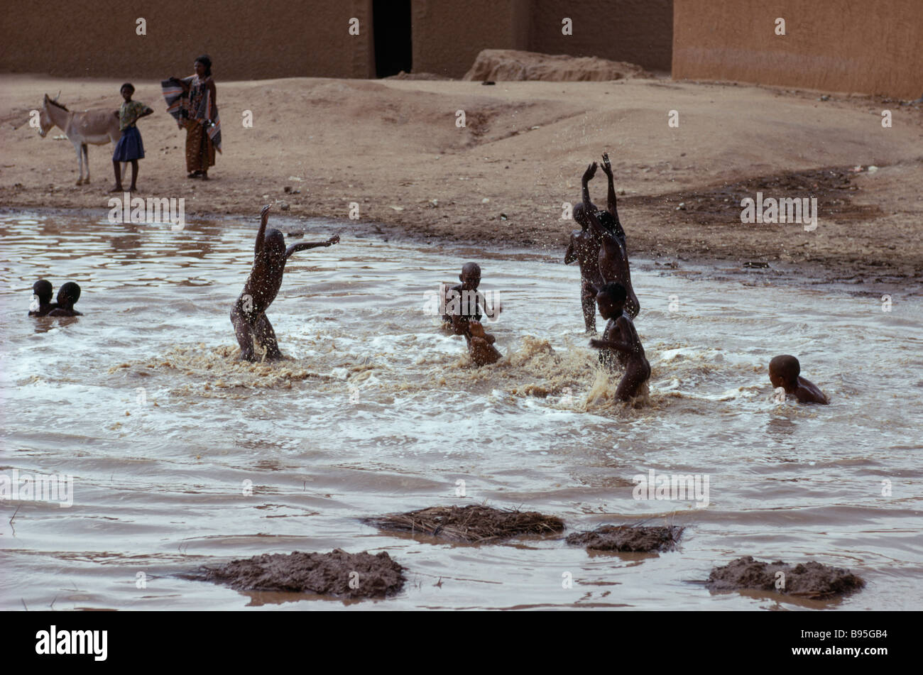 Tuareg children playing hi-res stock photography and images - Alamy