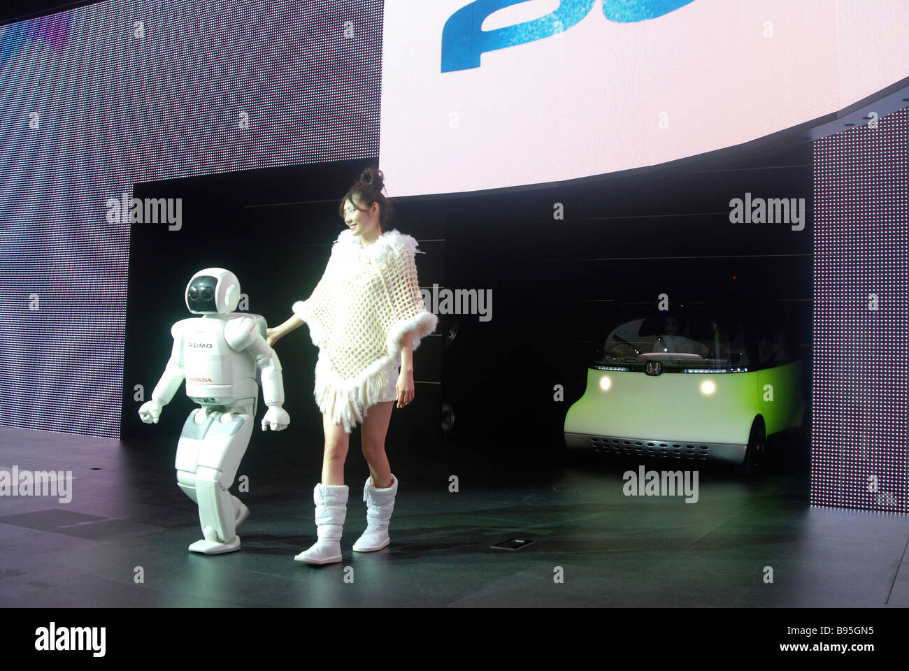 Asimo hi-res stock photography and images - Alamy