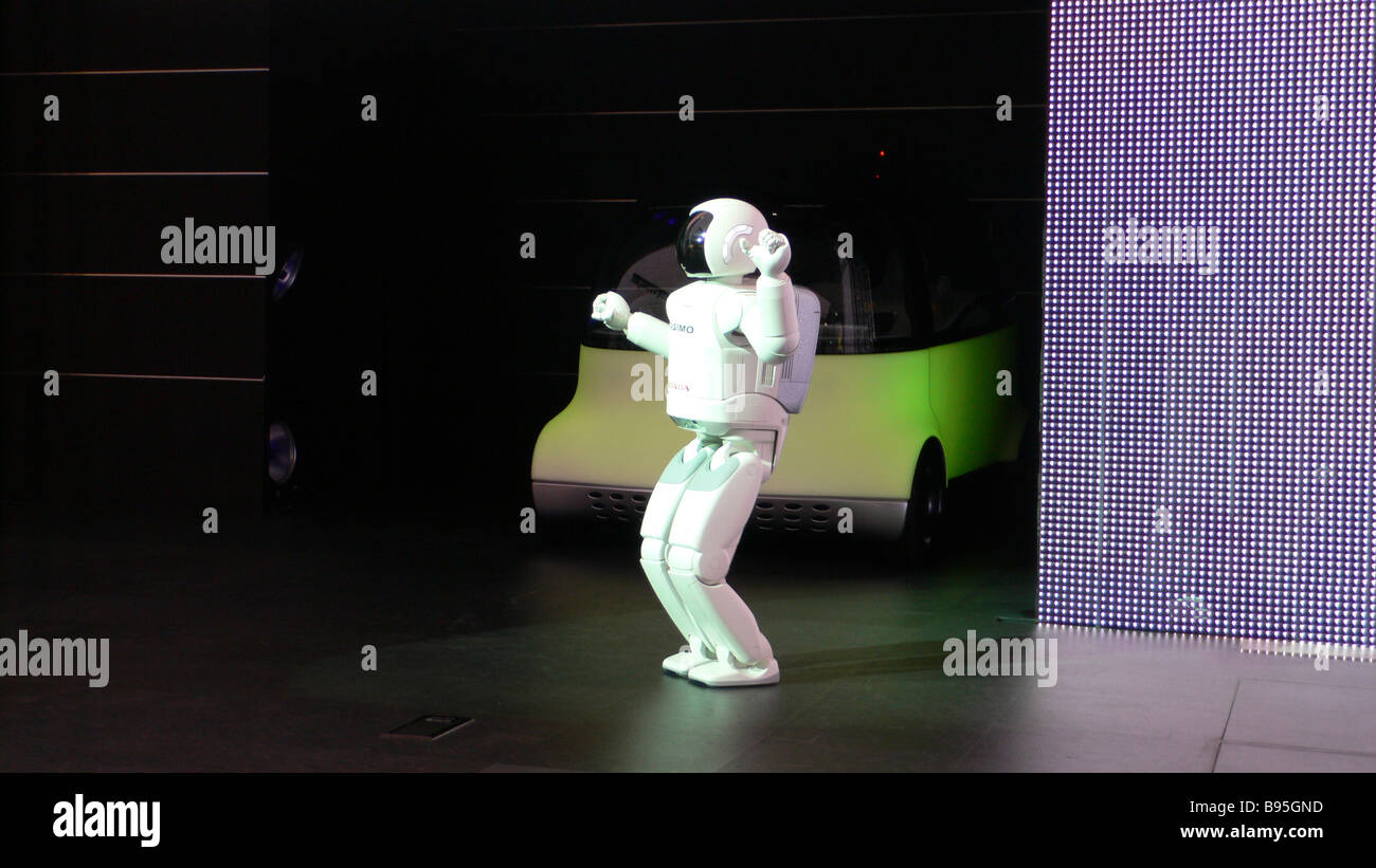 JAPAN Honshu Chiba 2007 Tokyo Car Show Asimo Robot introduces Honda ...