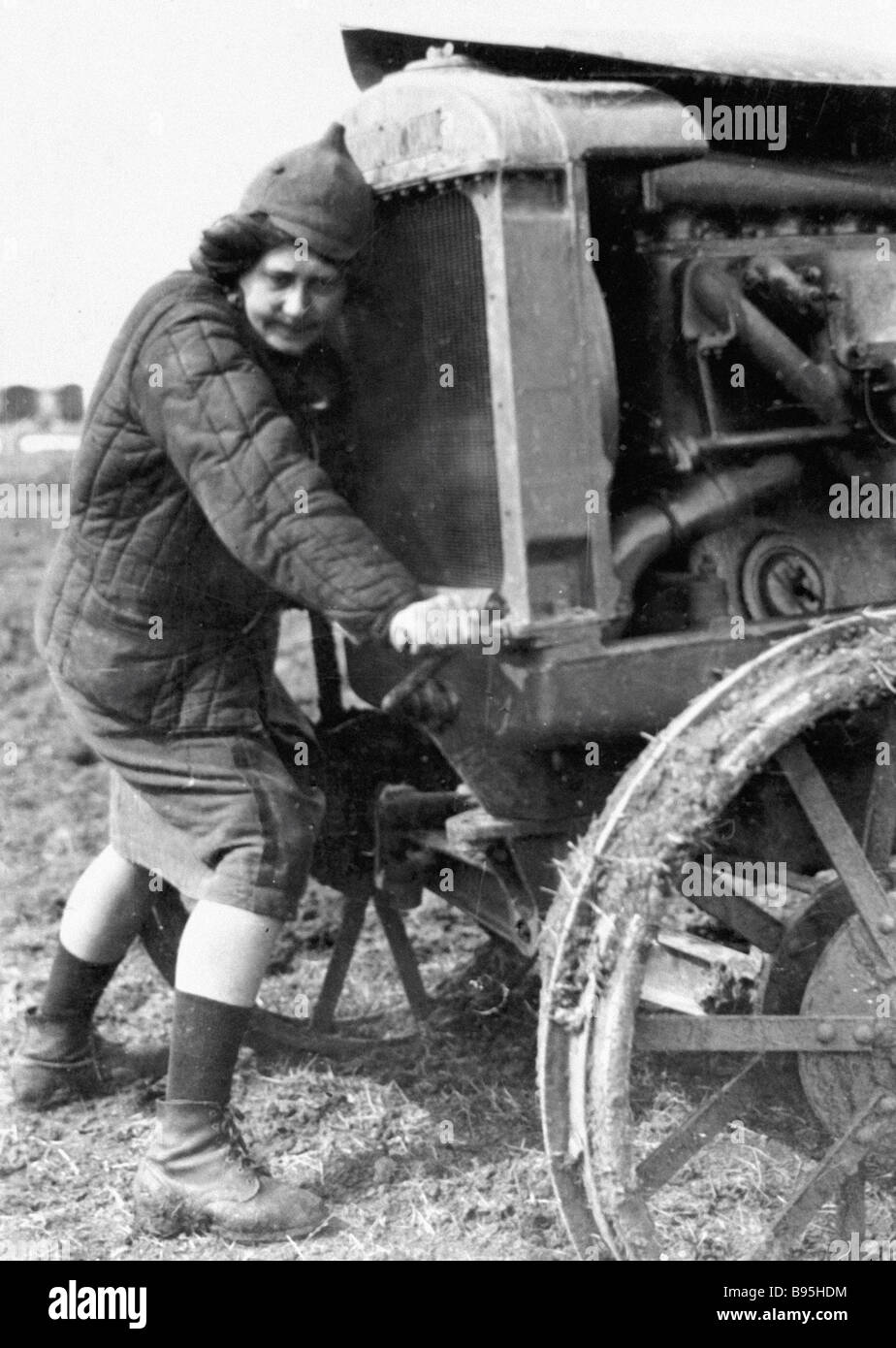 One of the first female tractor operators in Gigant Giant state farm ...