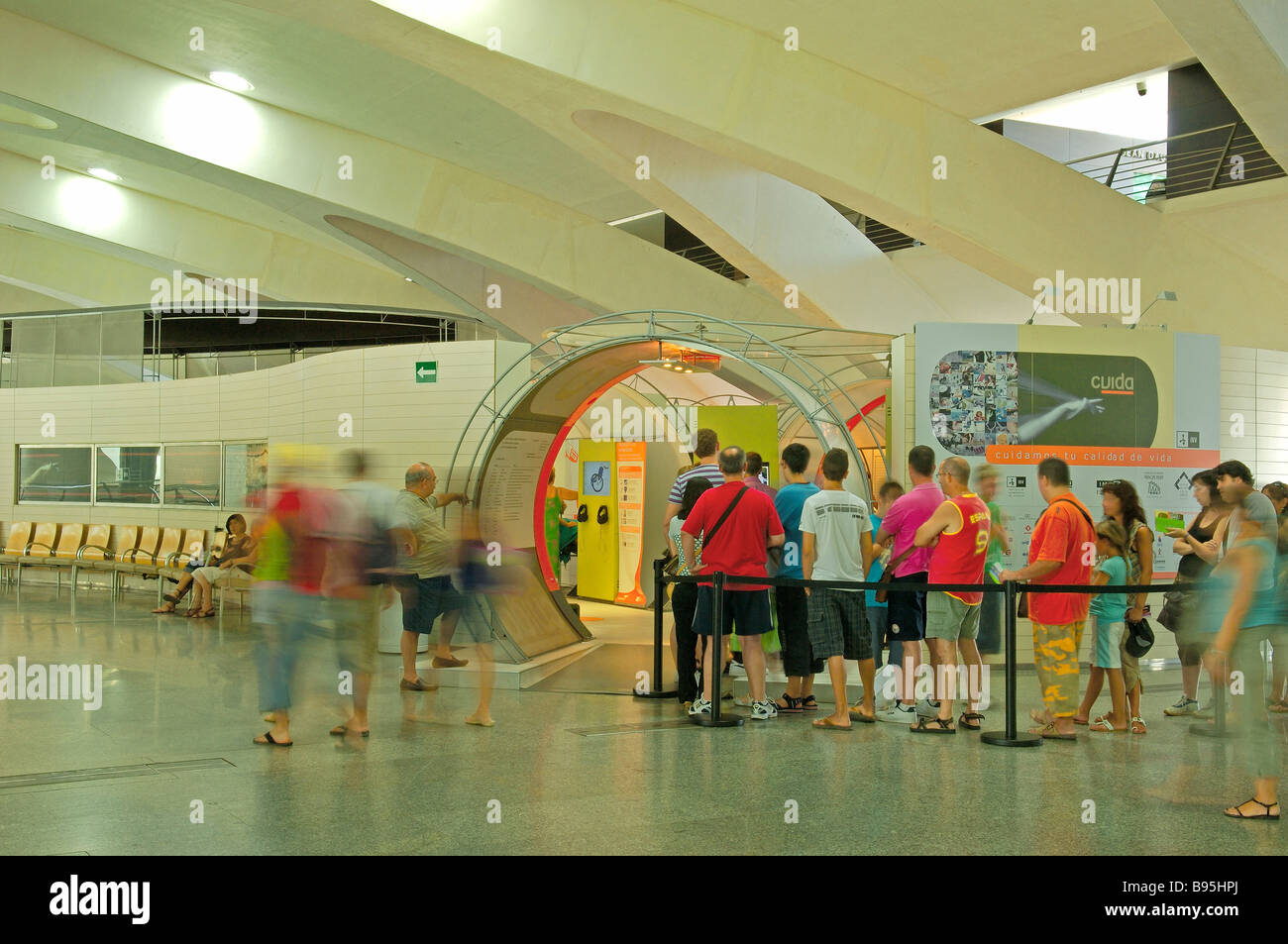 The science museum valencia interior hi-res stock photography and ...