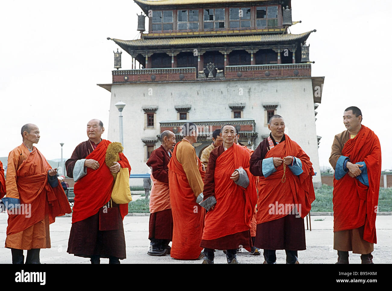 Lamas of the Gandan Buddhist temple Stock Photo - Alamy