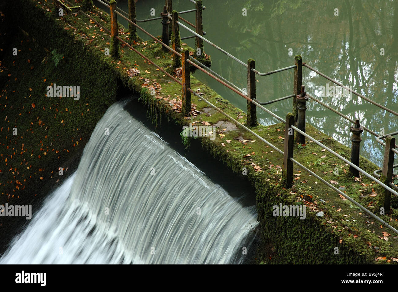 Weir dam hi-res stock photography and images - Alamy