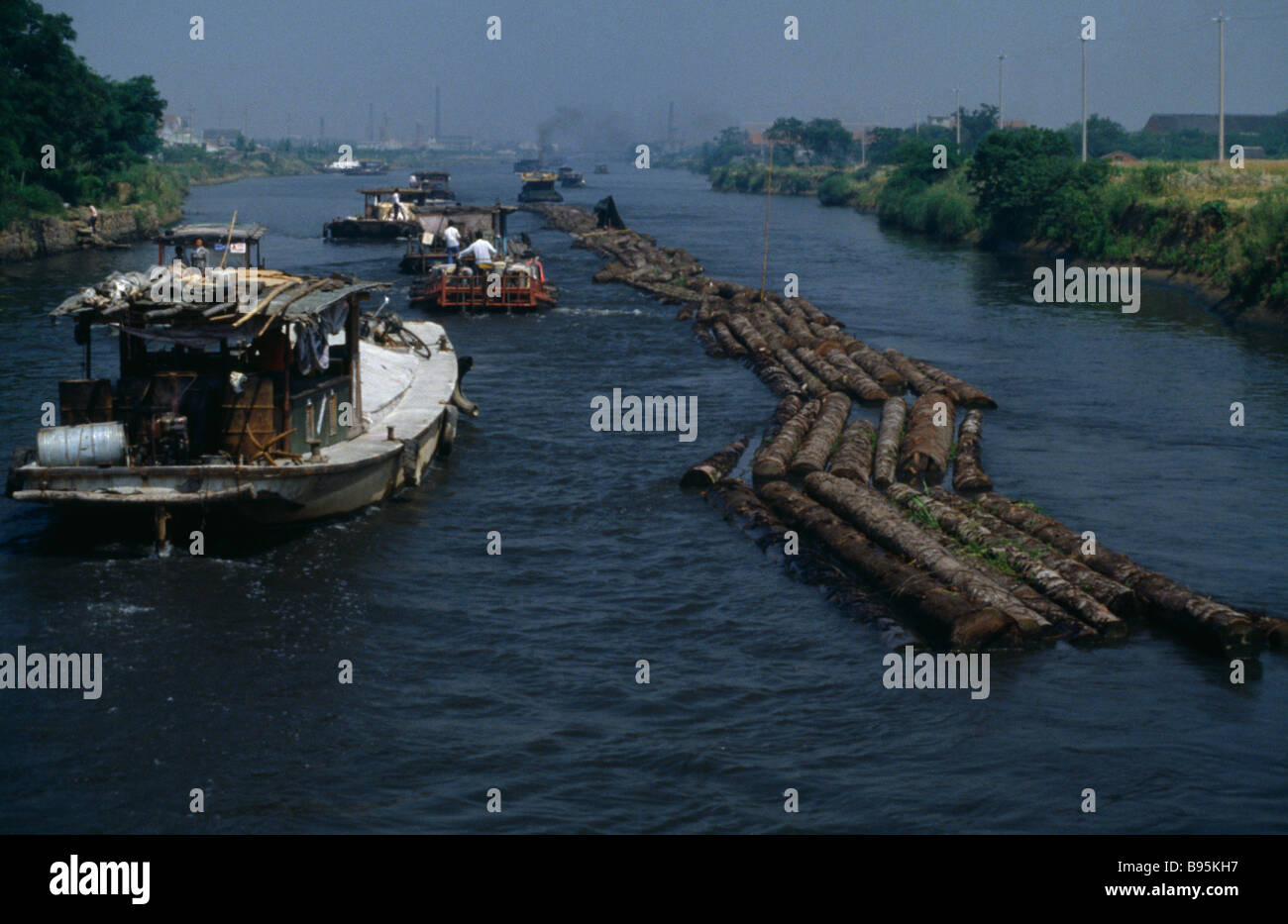 Log boats hi-res stock photography and images - Alamy