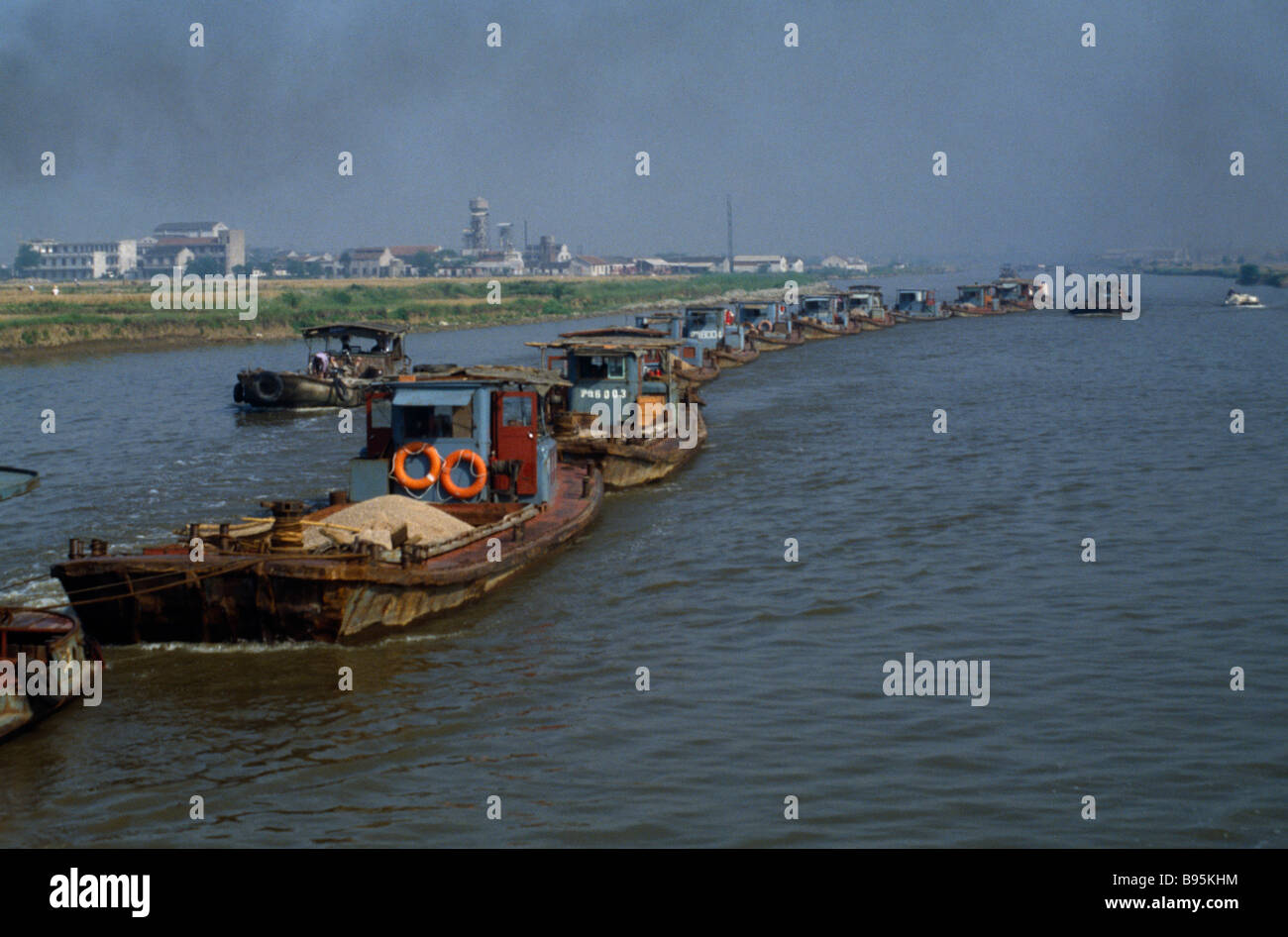 Train of barges hi-res stock photography and images - Alamy