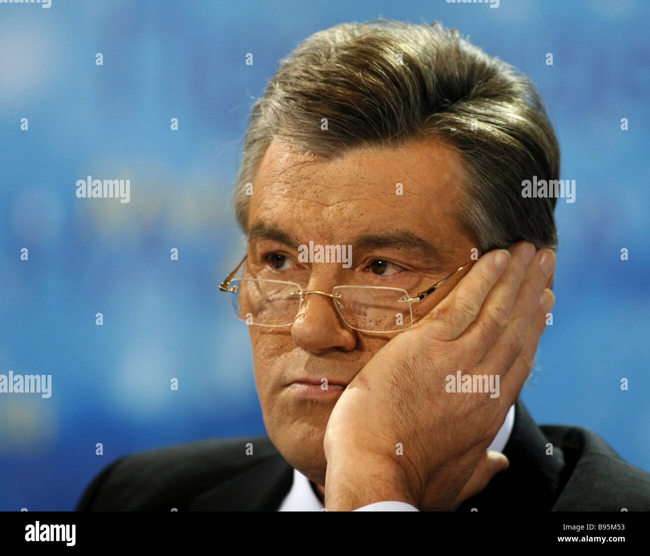 Ukrainian President Viktor Yushchenko addressing a news conference in ...