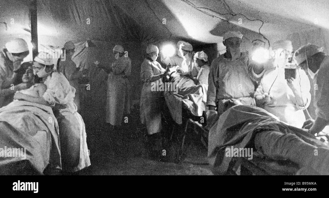 Performing surgery at the field hospital Stock Photo - Alamy