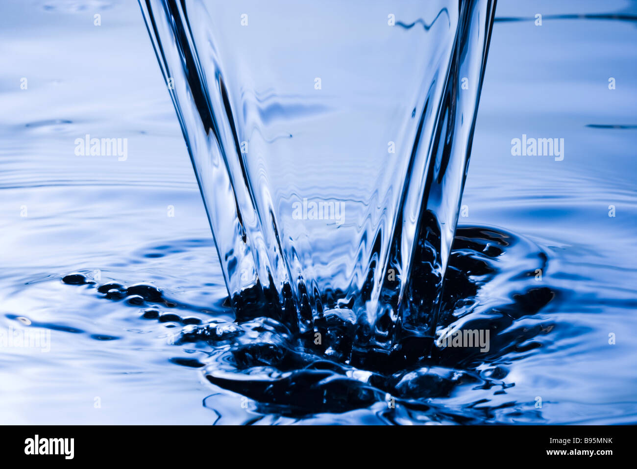 Water pouring hi-res stock photography and images - Alamy