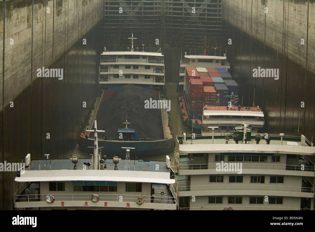 Coal traffic hi-res stock photography and images - Alamy