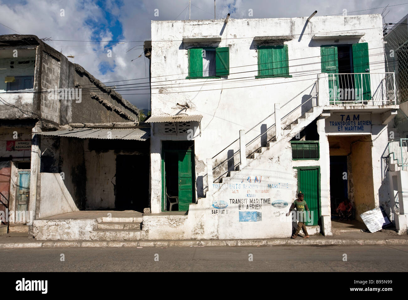 Comoros, Anjouan, Mutsamudu. Building, man walking Stock Photo - Alamy