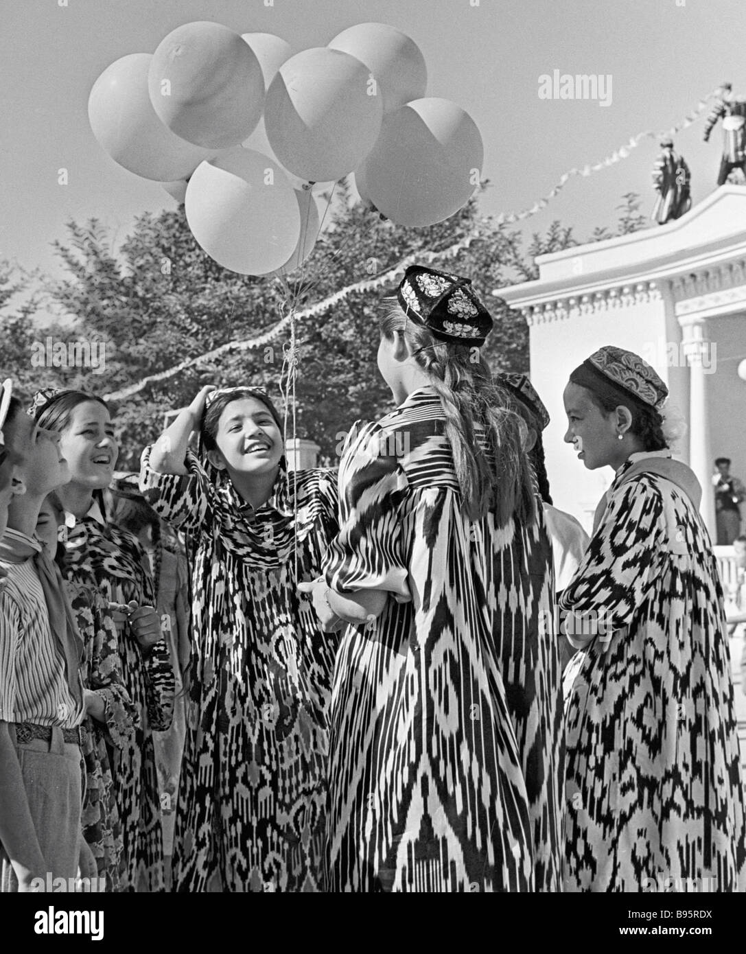 Tajik girls in national costumes on a Dushanbe street Stock Photo - Alamy