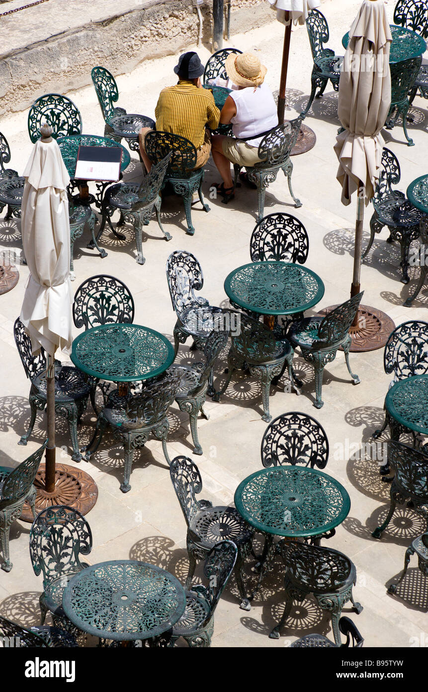 Two people in a cafe hi-res stock photography and images - Alamy